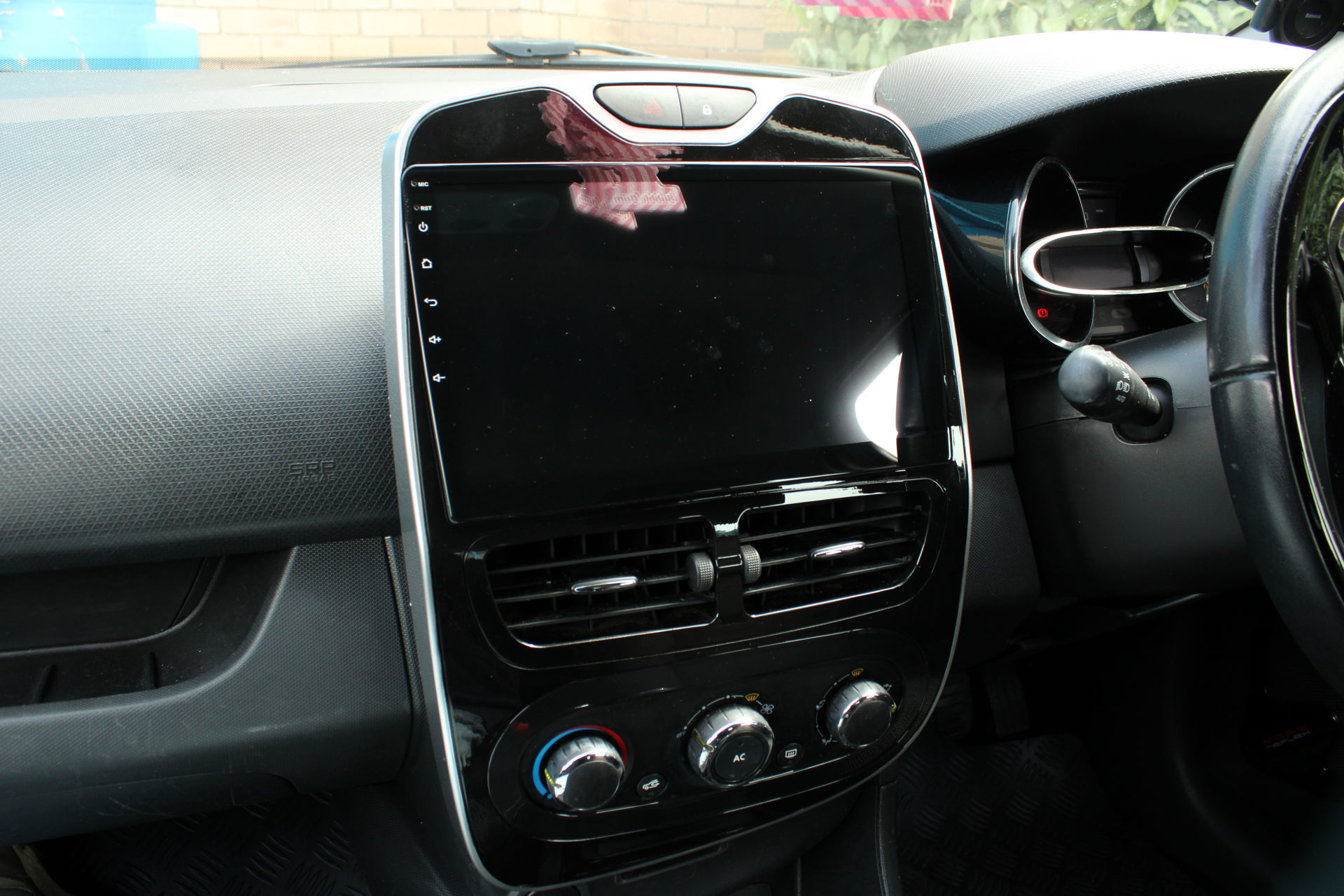 Iceboxauto, UK's Leading in-car entertainment system supplier.Renault ...